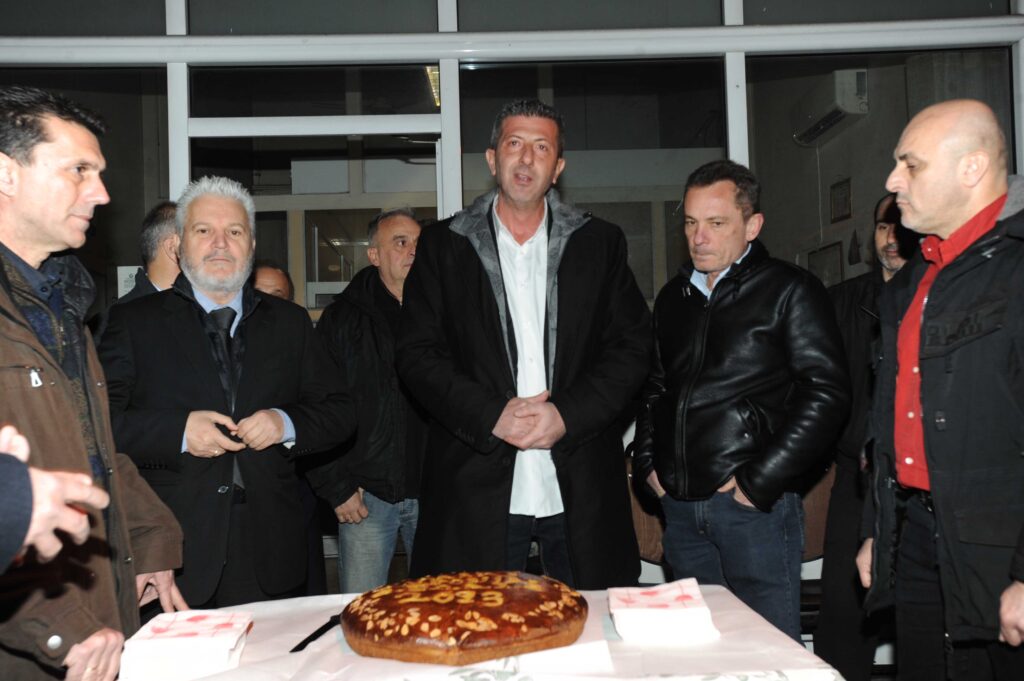 Το Ε.Κ.Θ. δίπλα στους εργαζόμενους και το βράδυ της παραμονής ...